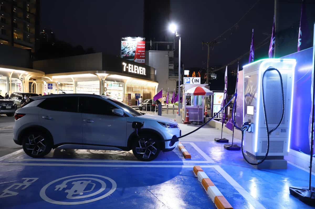 จุดชาร์จรถไฟฟ้าหน้า เซเว่น อีเลฟเว่น เปิดแล้วที่ชาร์จรถ EV Charging และเปลี่ยนรถเดลิเวอรี่เป็นรถ ...