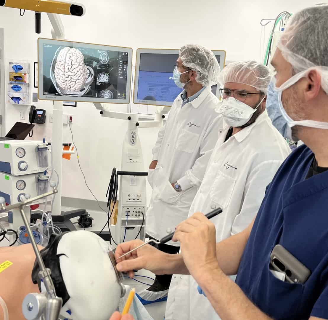 Neuralink ฝังชิปไว้ในสมองมนุษย์สำเร็จครั้งแรก แค่คิดก็สั่งการคุม ...